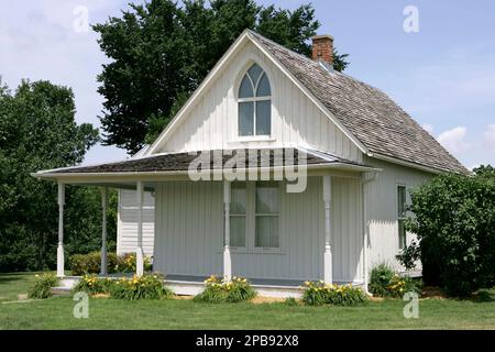 The American Gothic house, made famous by artist Grant Wood, on a ...