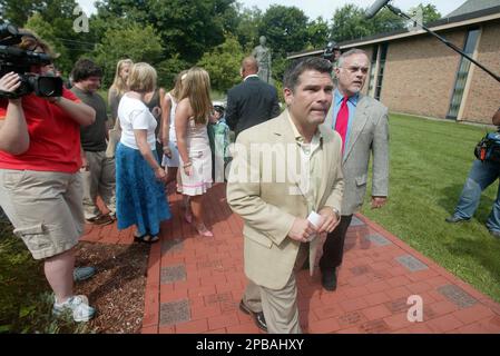 Station nightclub co-owner Jeffrey Derderian, second left, his wife ...