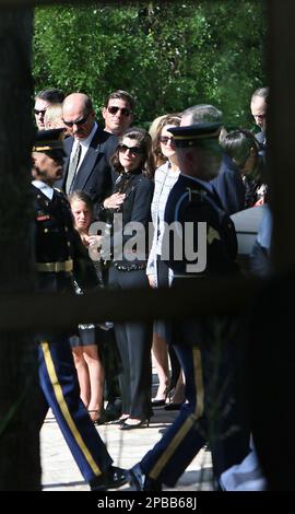 Sisters LUCI BAINES JOHNSON, l, and LYNDA ROBB daughters of former ...