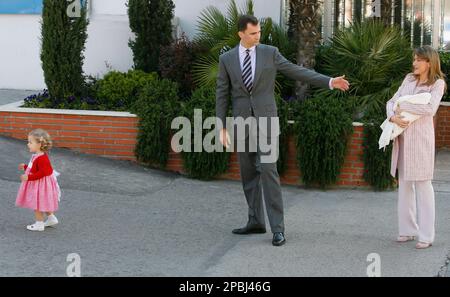 Spanish Crown Prince Felipe with his daughter Princess Leonor at the ...