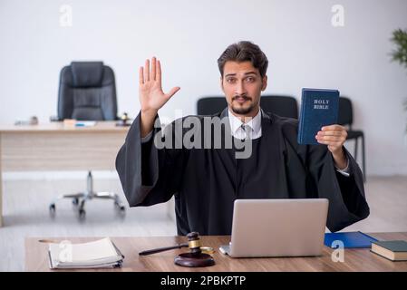 Young judge taking oath on holly bible Stock Photo - Alamy