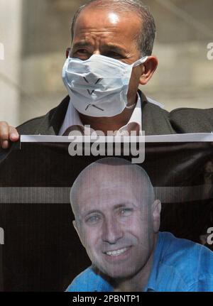 BBC journalist Alan Johnston holds a press conference after being ...