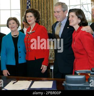 LYNDA ROBB (second from left) joins her sister LUCI BAINES JOHNSON to ...