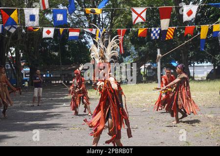 Tari Kabasaran Minahasa Sulawesi Utara Stock Photo - Alamy
