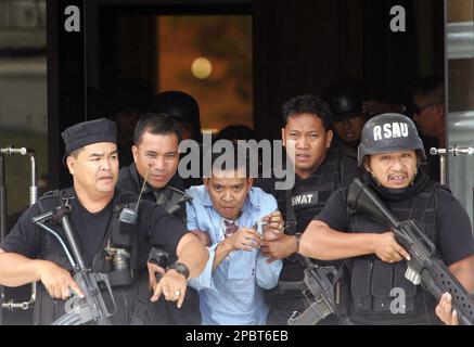 SWAT members of the Philippine National Police undergo a refresher ...