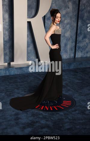 Dove Cameron attends the 2023 Vanity Fair Oscar Party at Wallis ...