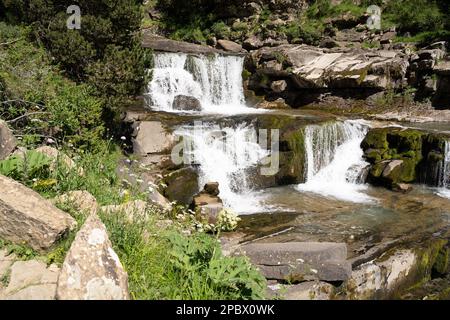 mountain river lagoons in the pyrenees Stock Photo - Alamy