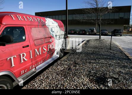 A TrimSpa van, with a depiction of Anna Nicole Smith and the words "Be ...
