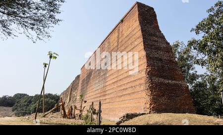 Protection Wall of Gour Palace Called Baisgazi Wall, 42 Feet in its ...