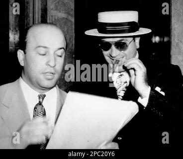 TO GO WITH STORY AL CAPONE LEGADO ** FILE ** Al Capone, center, leaves ...
