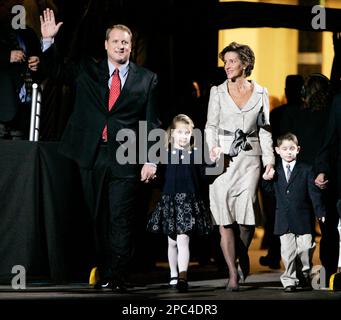 Iowa Gov. Chet Culver and his wife Mari Culver talk as they wait to be ...