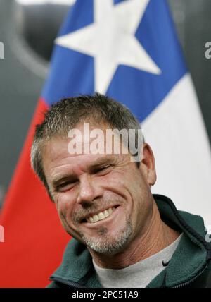 American sailor Ken Barnes, 47-years old from Newport Beach, waves upon ...