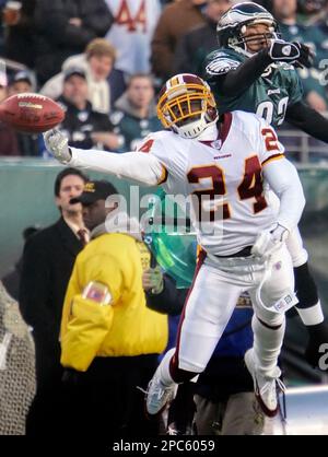 Philadelphia Eagles receiver Greg Lewis hauls in a pass despite ...