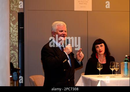 Georg Prinz zur Lippe beim Balkongespräch im Luisenhof. Dresden, 08.03. ...