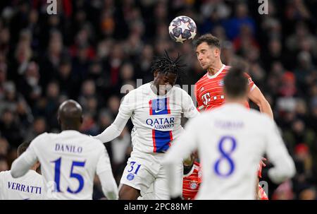 Penalty area scene, goal area scene duel Lionel Messi FC Paris Saint ...