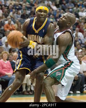 Milwaukee Bucks' Ruben Patterson drives past Portland Trailer Blazers ...