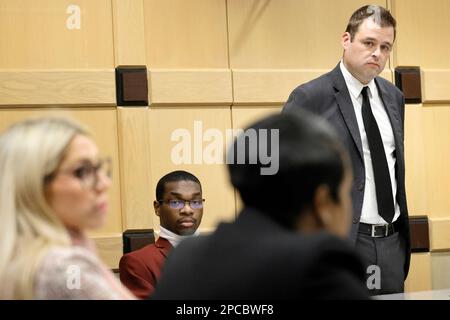 Attorney Joseph Kimok and Assistant State Attorney argue about the jury ...
