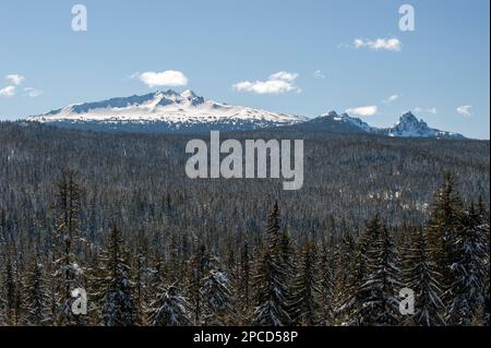 Oregon's Diamond Peak as seen from Hwy 58 in winter Stock Photo - Alamy