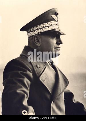 1939 , ITALY : The italian Fascist Duce BENITO MUSSOLINI with a child ...