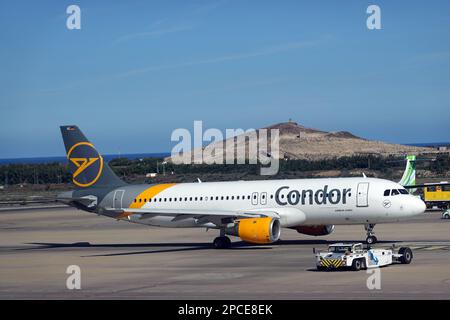 Airbus A310 der Condor Fluggesellschaft auf dem Flugplatz von Las ...