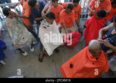 Maximum security inmates from the National Penitentiary have their ...