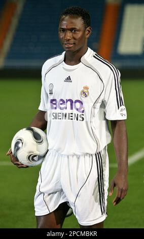 Mali international Mahamadou Diarra poses for the media during his ...
