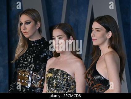 Alana Haim, Este Haim & Danielle Haim‎ at the 2023 Vanity Fair Oscar ...