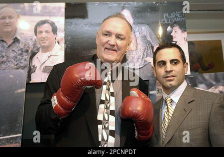Heavyweight boxer Chuck Wepner, left, Compares fists with Andre "The ...