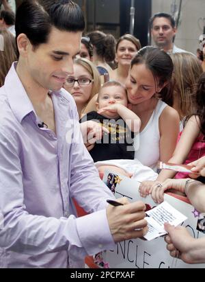 Lead singer Chris Carrabba, of Dashboard Confessional, performs with ...