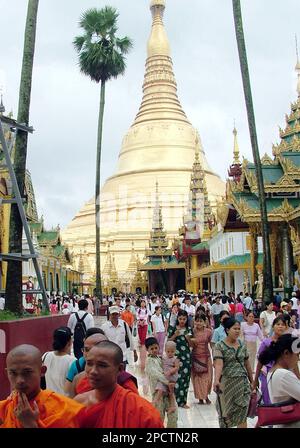 MYANMAR Shwedagon Pagoda, Yangon. Attending shrine Stock Photo - Alamy
