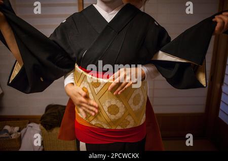 Toshiyu dressing in her Okiya (geisha house).Geisha from geisha's ...