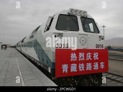 Golmud railway station Stock Photo - Alamy