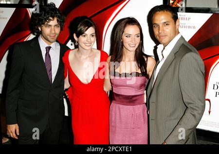 ADRIAN GRENIER, ANNE HATHAWAY, THE DEVIL WEARS PRADA, 2006 Stock Photo ...