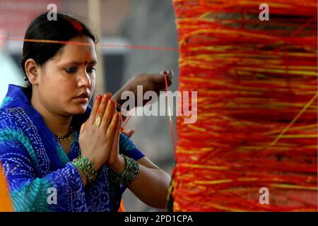 Vat Savitri, women tying thread to Banyan tree. Gram Sanskruti Udyan ...