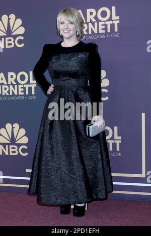 Hollywood, US, March 2, 2023, Melissa Rauch arriving on the red carpet ...