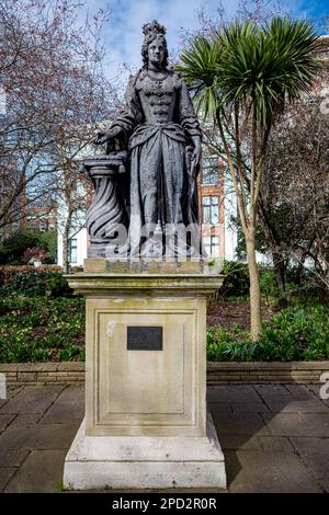 Statue of Queen Anne (Queen Charlotte), consort of King George III ...