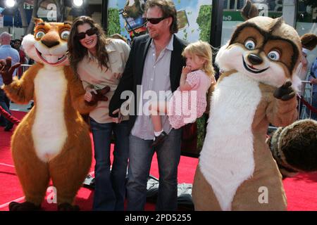 Brooke Shields with daughter Rowen arrives to the premiere of "Over the ...