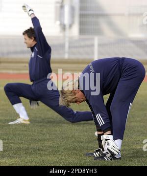 German goalkeepers Jens Lehmann (R) and Oliver Kahn photographed during ...