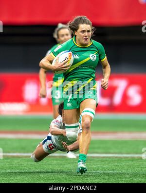 Beibhinn Parsons of Ireland runs with the ball during the Women's HSBC ...