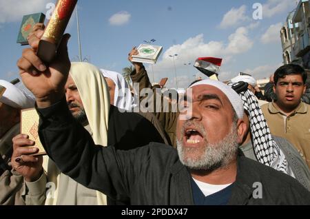 After Friday prayers, over 500 worshippers gather to denounce cartoons ...