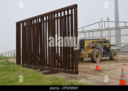 A new border fence construction has begun at the U.S.-Mexico border on ...