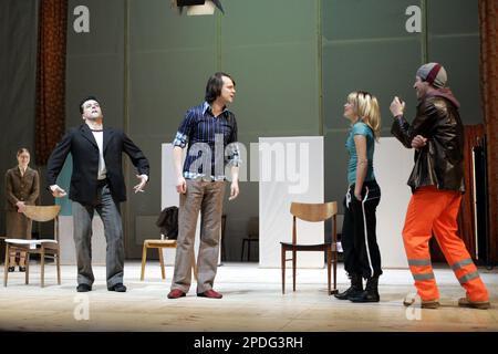 Johanna Eiworth in der Rolle der Fortinbras, Paul Sigmund als als ...