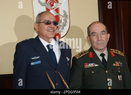 Turkish Chief of Staff Gen. Hilmi Ozkok, left, and his New Zealander ...