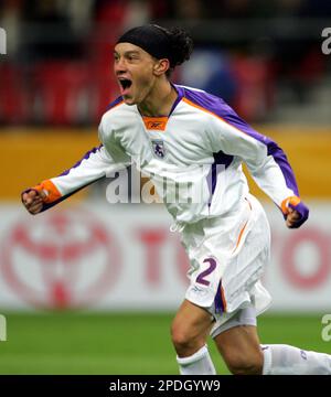 Christian Bolanos of Costa Rica's Deportivo Saprissa, receives the ball ...