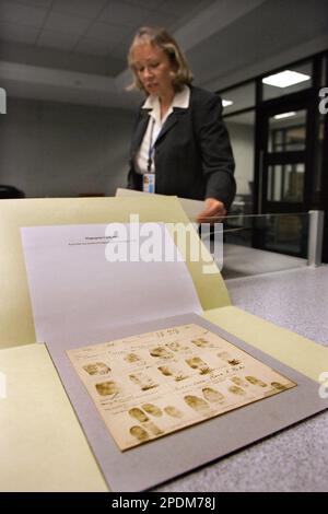 Fingerprint Card of Rosa Parks, 1955 Stock Photo - Alamy