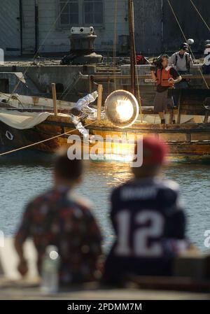 From left, Discovery Channel's MythBusters Jamie Hyneman and Adam ...