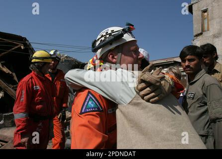 THE RESCUERS DOWN UNDER, from left: Marahute (voice: Frank Welker ...