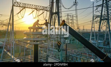 SUZHOU, CHINA - MARCH 15, 2023 - Construction workers overhaul ...