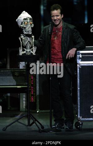 Jeff Dunham and 'Achmed the Dead Terrorist' Comedian ventiloquist Jeff ...