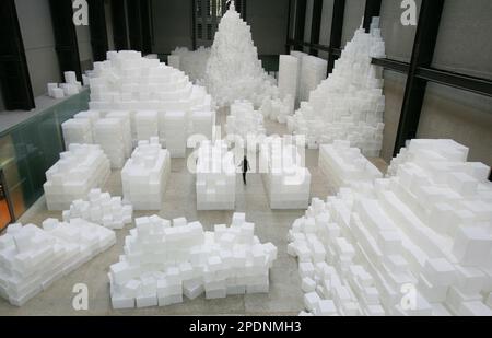 Embankment by Rachel Whiteread, Turbine Hall - Tate Modern Art Gallery ...